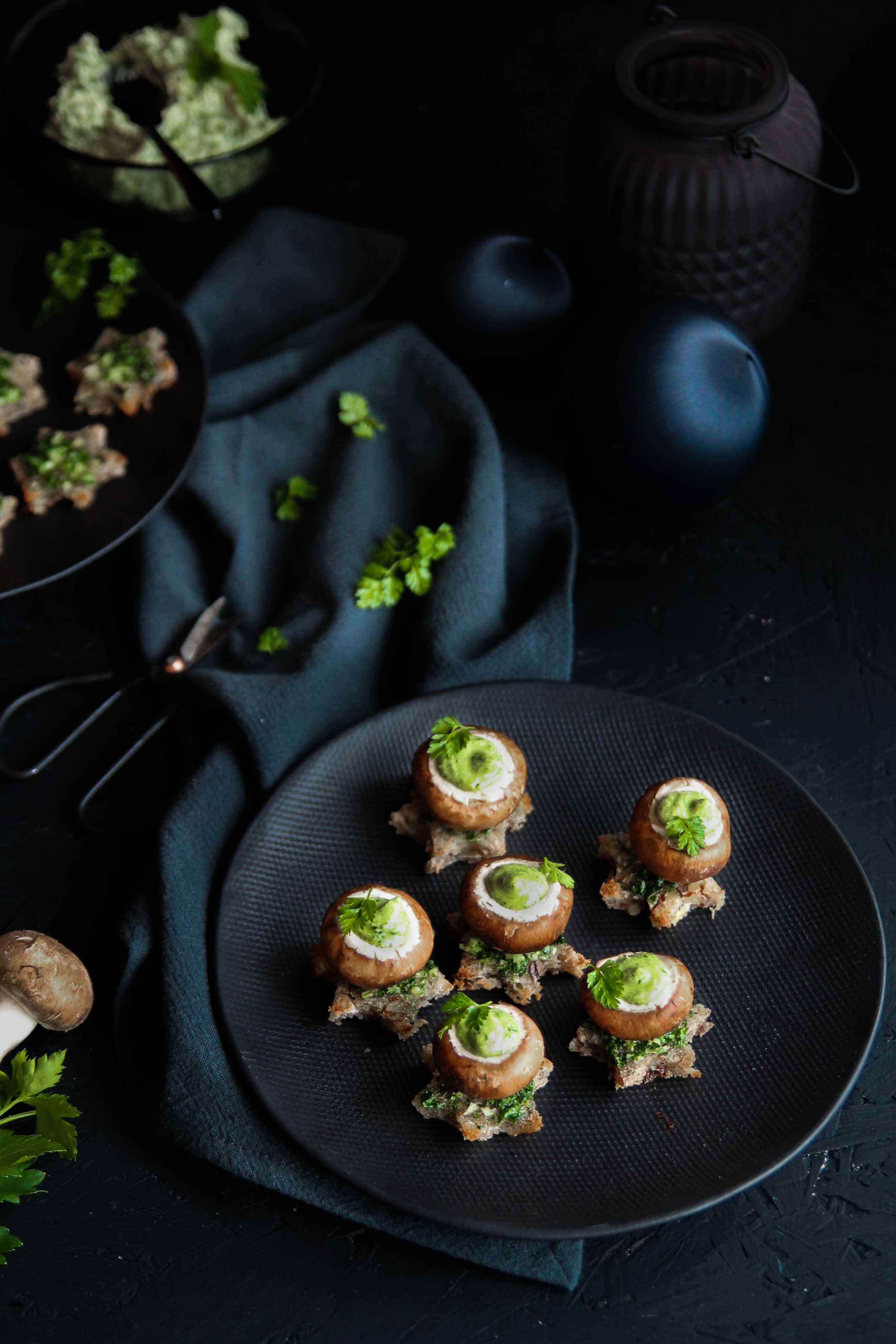 Toast de champignon au beurre d'escargot {Noël vegan} - aime & mange